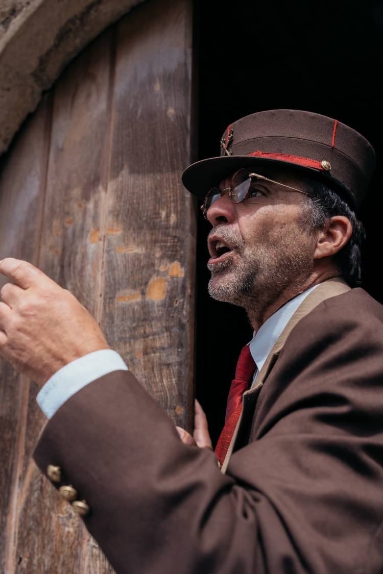 [VISITA GUIADA E INAUGURAÇÃO] O Guarda Chaves desvenda o Chiado: 10 ...